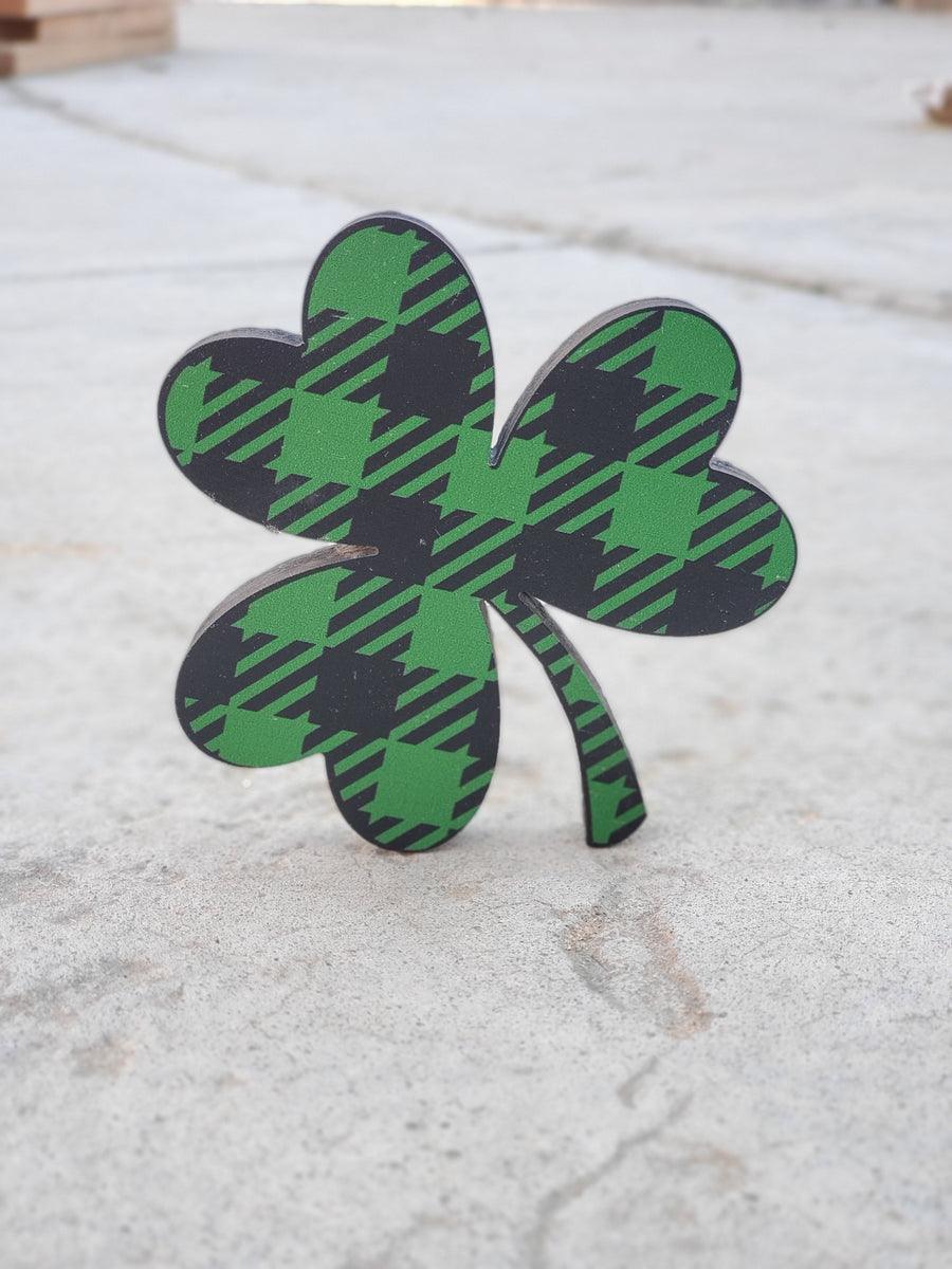 Checkered Wooden Clover – domscustomkingdom.com